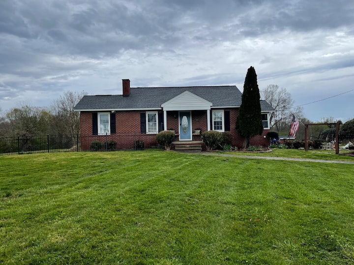 The Farrell - 3bed/1bath Cozy Home! - Graham-Mebane Lake