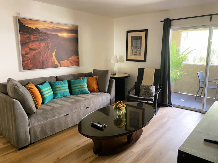 Comfy Safe Condo Near Strip With Gym/pool/parking - Las Vegas