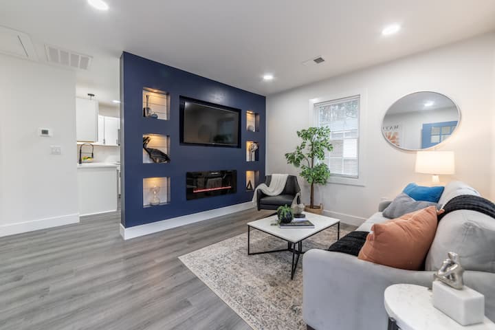 Modern Uptown Getaway & Backyard Oasis - Northlake - Charlotte