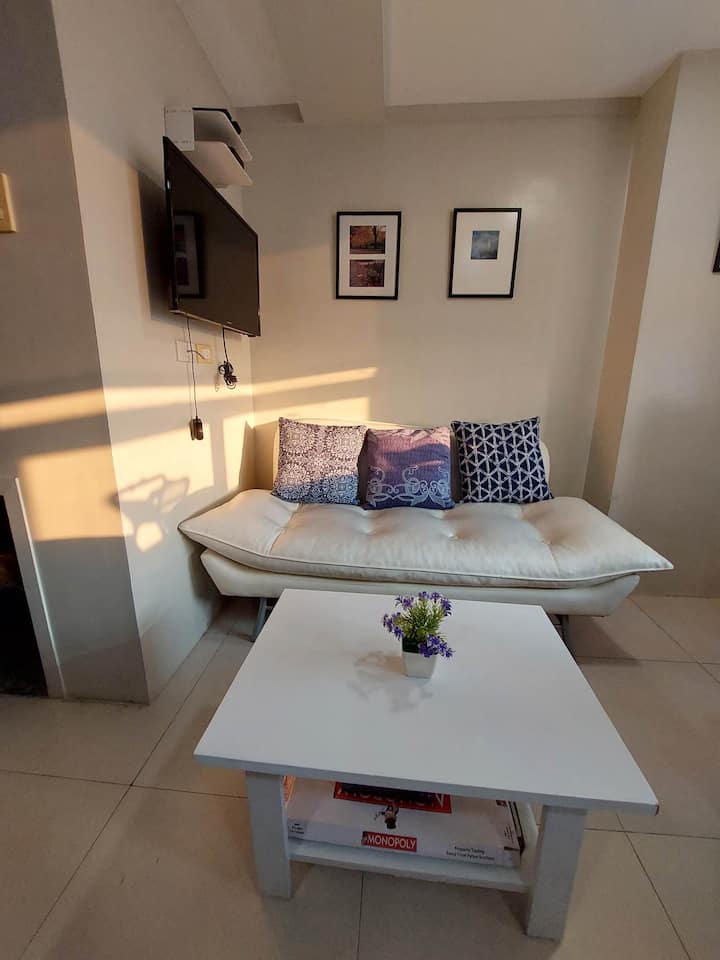Clean And Cozy 2br Condo Unit - Quezon City