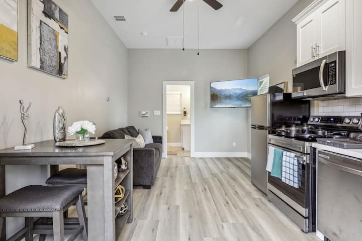 Cozy Efficiency 3 Mi To Downtown/med Ctr W/ Wi-fi - Houston, TX