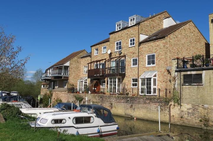 River Penthouse Apartment In The Heart Of St.neots - St Neots