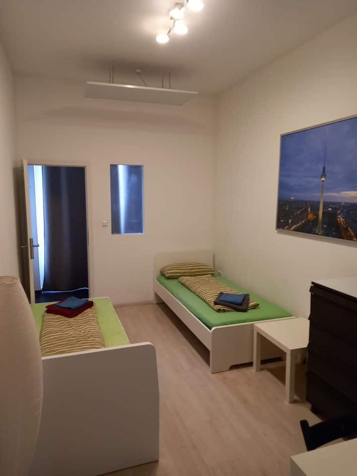 Steglitz - Studiowohnung Für Zwei Mit Gartenzugang - Berlín