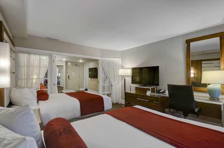 Executive Suite 2 Double Beds With Sofa Bed - Montréal