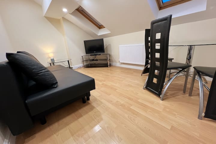 Cosy Penthouse Suite Happily Sleeps Up To Five - Halifax