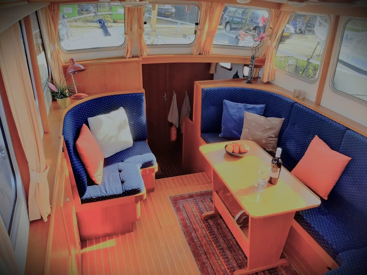 Motor Yacht Amazone Close To Centre Of Amsterdam - Amsterdam