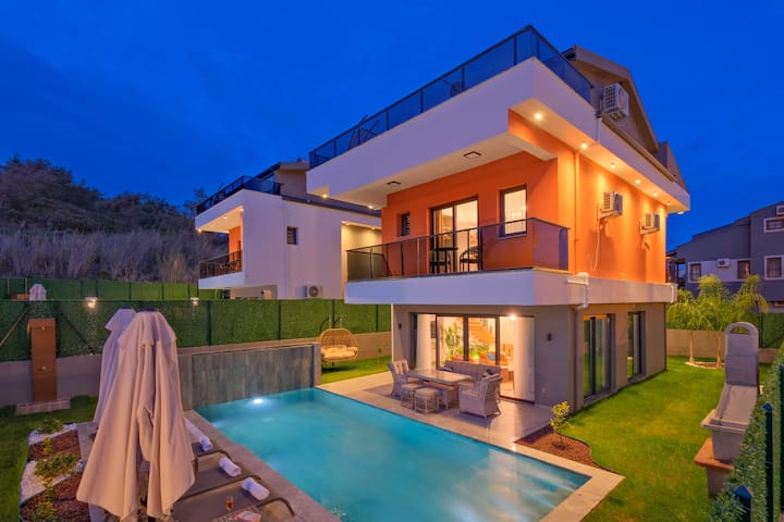 Luxury Villa With Jacuzzi Close To Calıs Beach - Fethiye