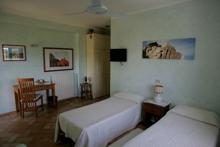 Family Room Close To Costa Smeralda With Breakfast - Arzachena