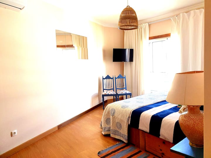 Hospedagem 800 M Da Praia(quarto Privado) - Faro District