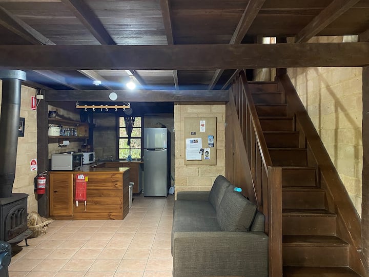 Self-contained Mud Brick Cottage In The Bush - Blue Mountains