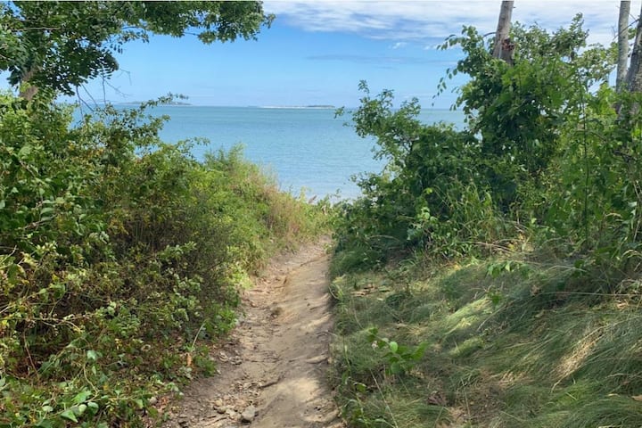 Lovely Second Story - Walk To The Beach! - Massachusetts