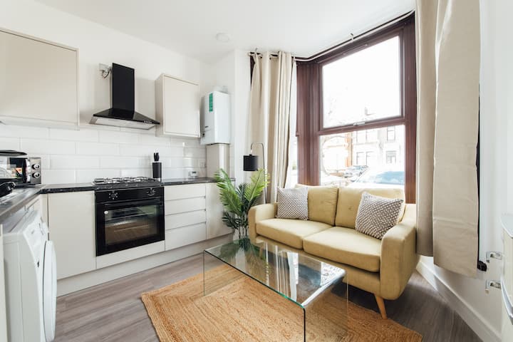 Cosy 2-bed Flat | 8-min Walk To Elizabeth Line - Ilford