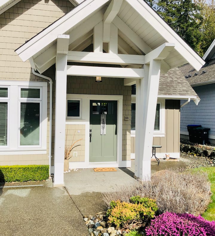 Seaside Villa - Sleeps 7 - Vancouver Island