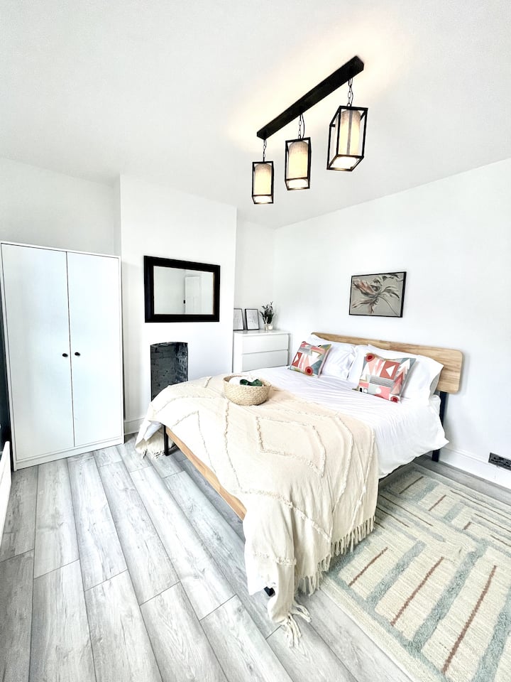 Modern Luxury Spacious 2 Bed House In Rochester - Gillingham