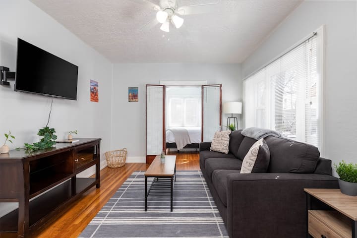 Historic Avenues Downtown Loft - Salt Lake City, UT