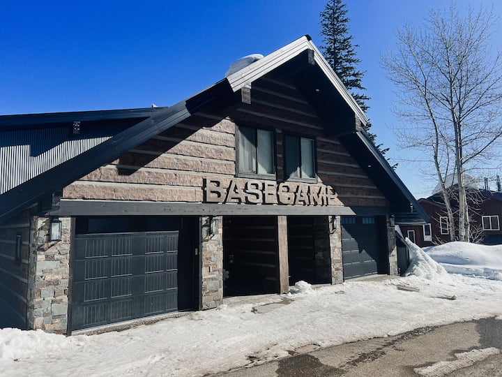 Luxe Schweitzer Mountain Chalet- Best Group Rental - Sandpoint, ID