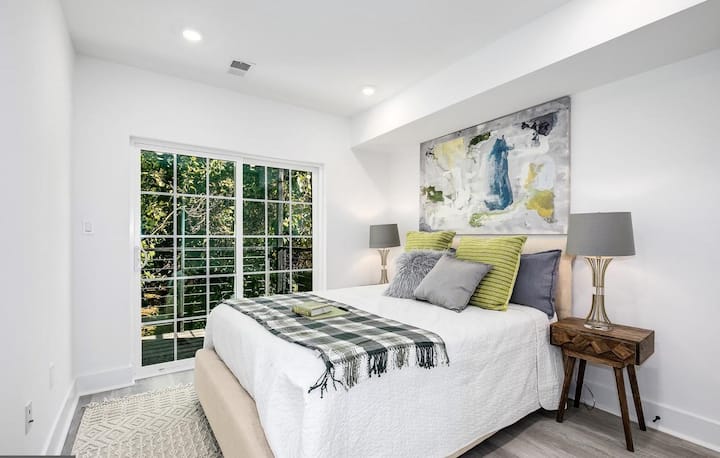 Spacious 2br Brookland Retreat With City Views - Montgomery County, MD