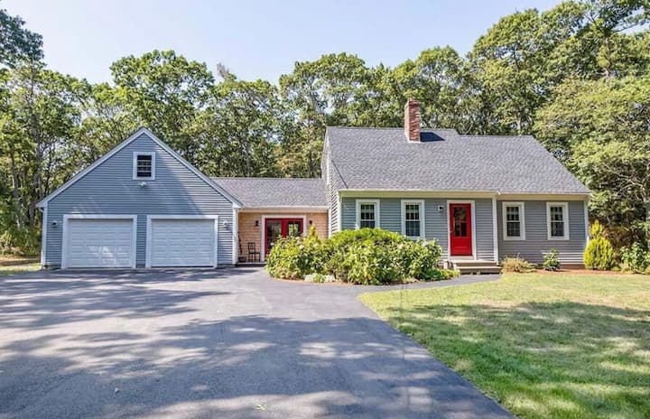 Modern Renovated Cape House - Falmouth, MA