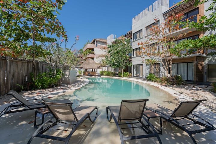 Beautiful Big Garden Apartment W/ Pool + Gym - Tulum