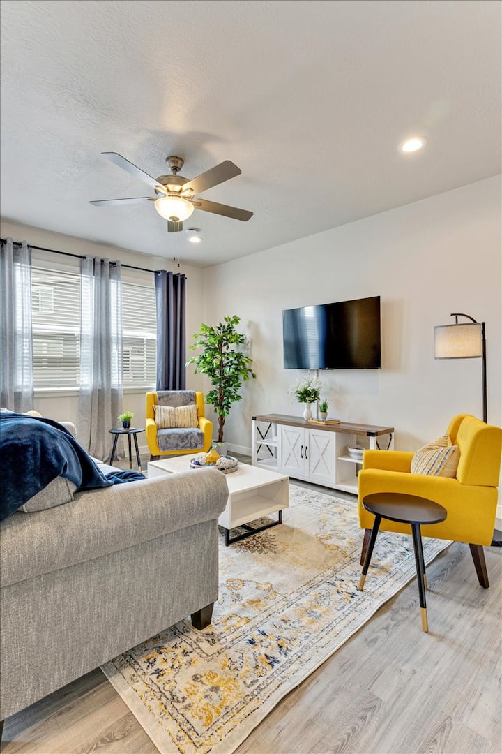 30+ Day Discount! Pets! Great Location! Garage! - Lehi, UT