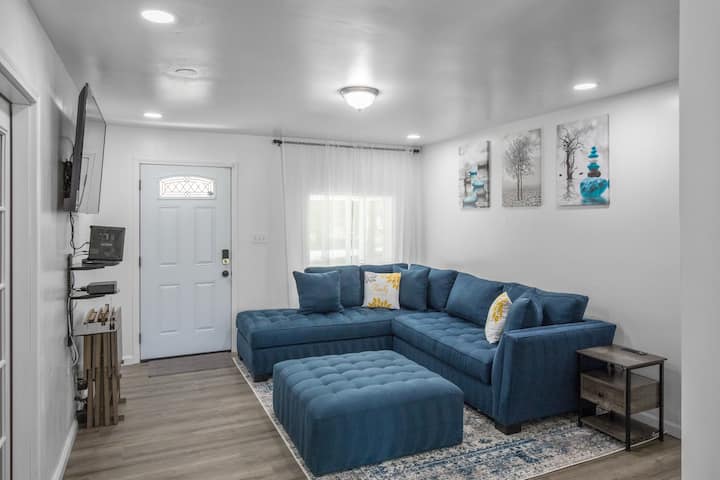 Four Bedroom Home Near Hartsfield Jackson Airport - Riverdale, GA