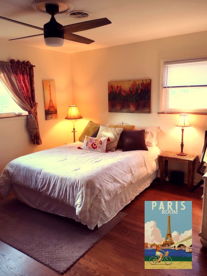Spacious Bedroom, In Lovely Home - Evanston, IL