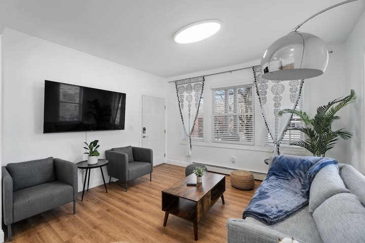 City Retreat-spacious & Stylish - Providence, RI