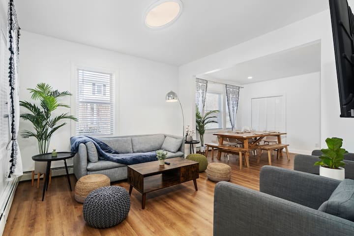 The Charles-roomy&stylish In Pvd - Rhode Island