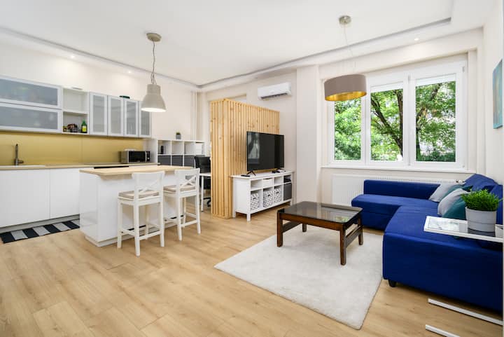 Spacious Flat Close To Gellért Square & Citadella - Budapest