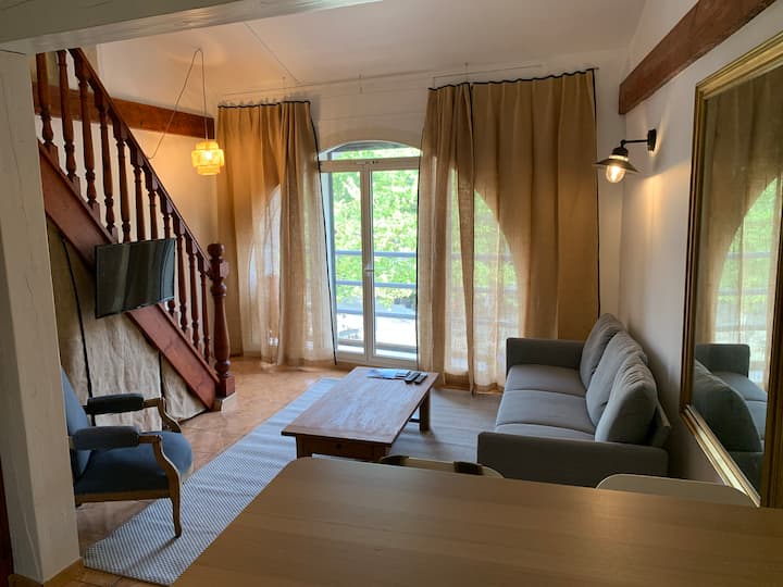 Nid Douillet Sur L’esplanade - Martigues