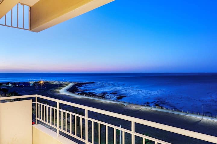 Breathtaking Views & Apartment! - Camps Bay