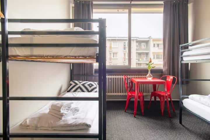 Private Room For 4 People In Mitte - Berlin