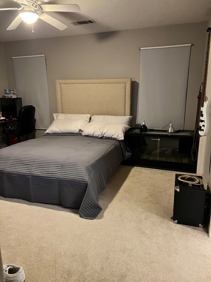 Music Festival Ready Master Bedroom And Bathroom - Indio, CA