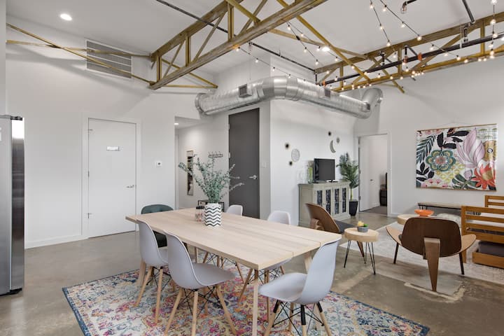 Boho Luxe Loft | Game Room + Soaking Tub & Parking - 라피엣