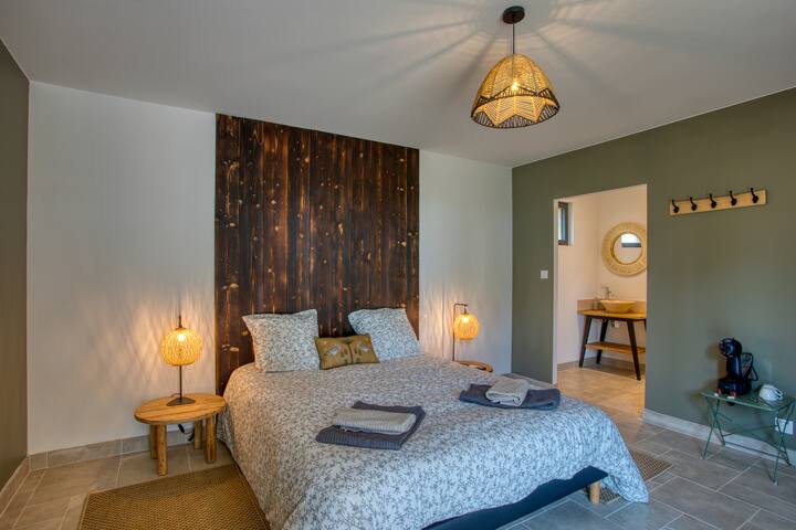 Le Pech Eternel : Chambre/sdb La Sablière - Sarlat-la-Canéda