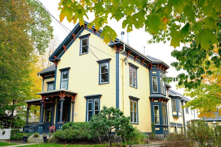 2 Bedrooms+full Bath+kitchenette/den - Concord, MA