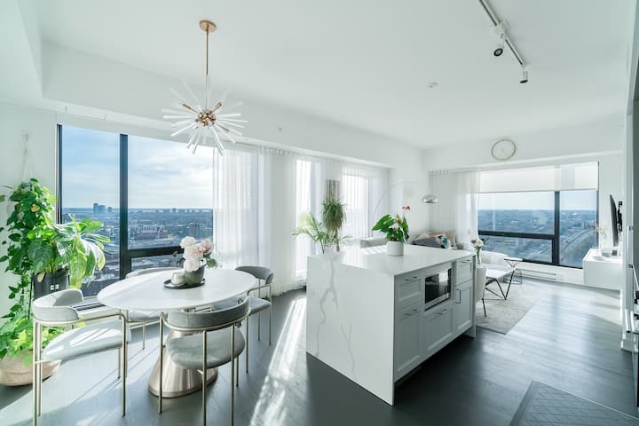 Spacious And Luxury 2 Bedroom Condo - Montreal