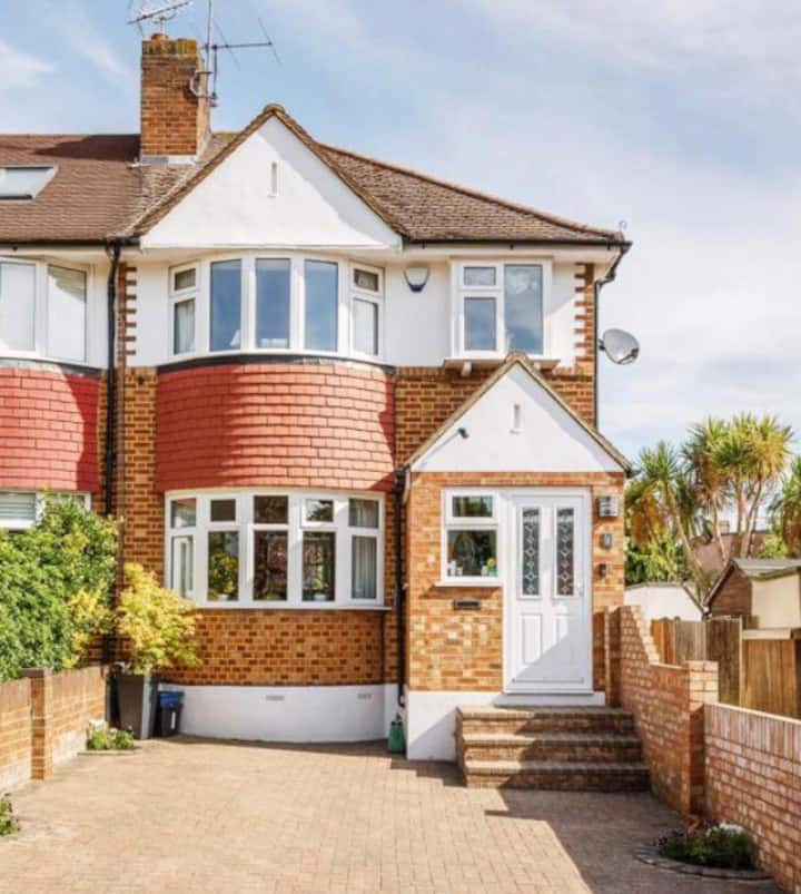 3 Bed With Hot Tub, Near Twickenham Stadium - Twickenham