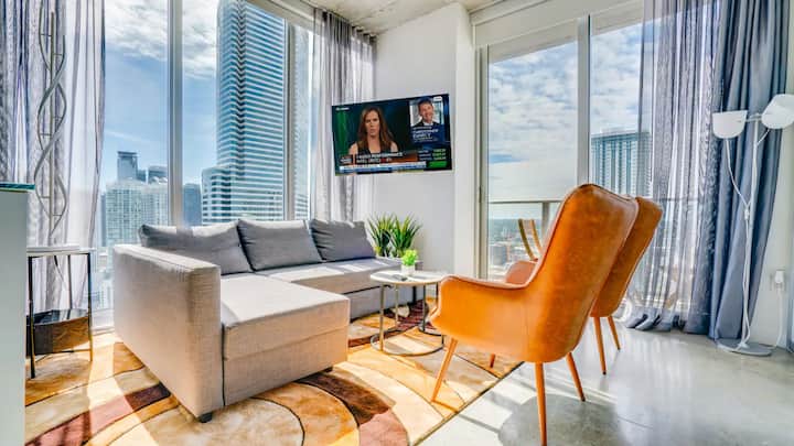 Luxury 2br Condo W Incredible Views & Amenities - Miami, FL