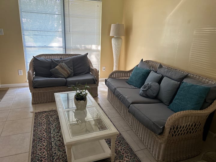 Comfy Stay In Vero Beach - Vero Beach, FL