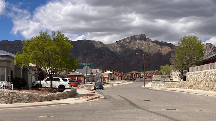 Cozy Desert Mountain View Home - El Paso, TX
