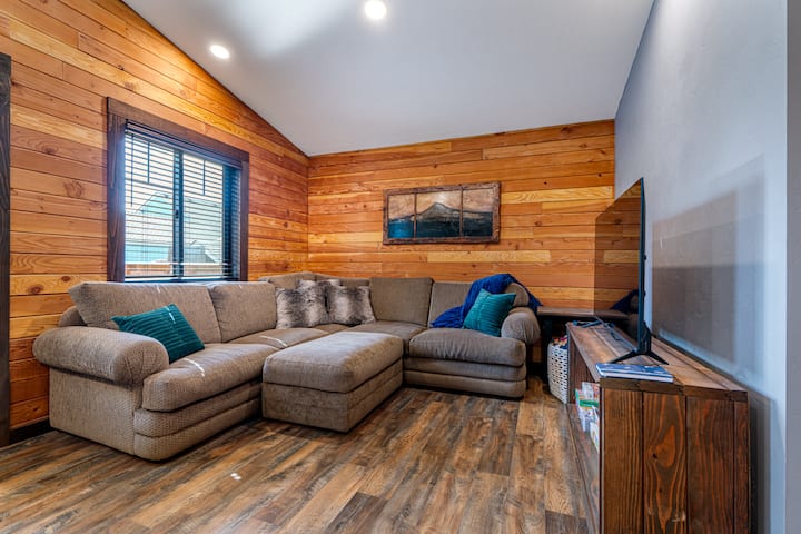 Lincoln Block House - 
No Cleaning Fee - Albany, OR