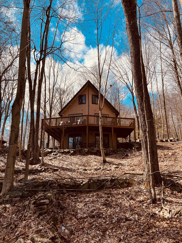 Lake Wallenpaupack Chalet Cozy Getaway - Lake Ariel, PA