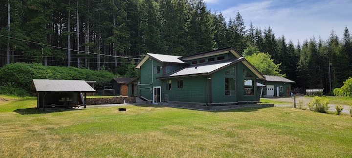 Room In Nimpkish House - Port McNeill