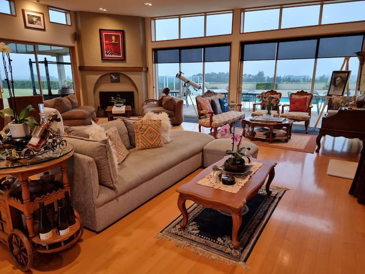 Mountainview Villa Suite In An 6-bedroom Villa - Blenheim