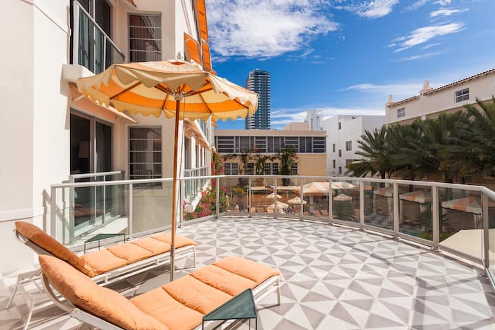 Spacious 2br Pool View Stay In South Beach - Miami Beach, FL