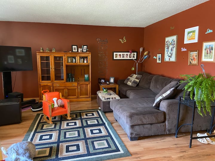 Queen Bed Economy Suite - Rocky Mountain House