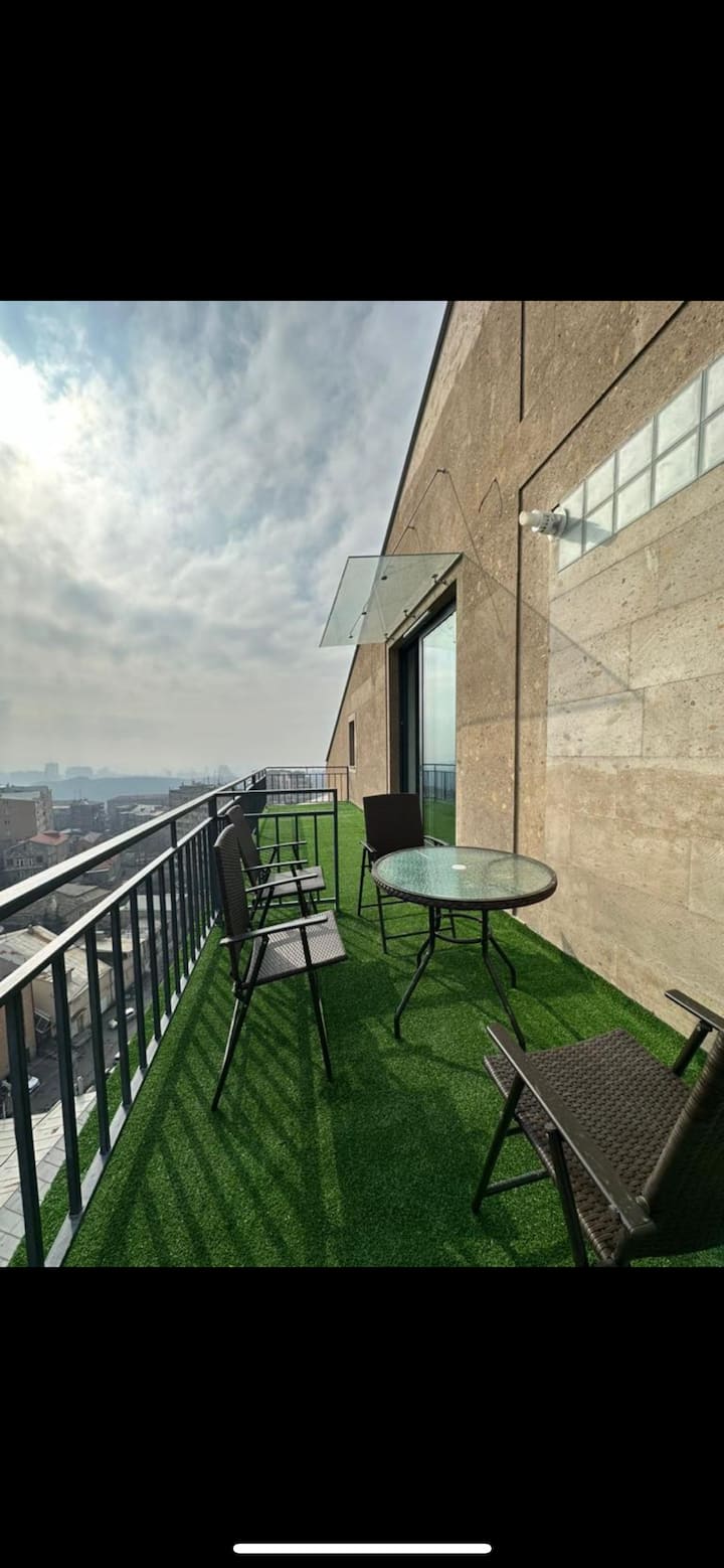 City Center Kievyan Bridge Modern Penthouse - Yerevan