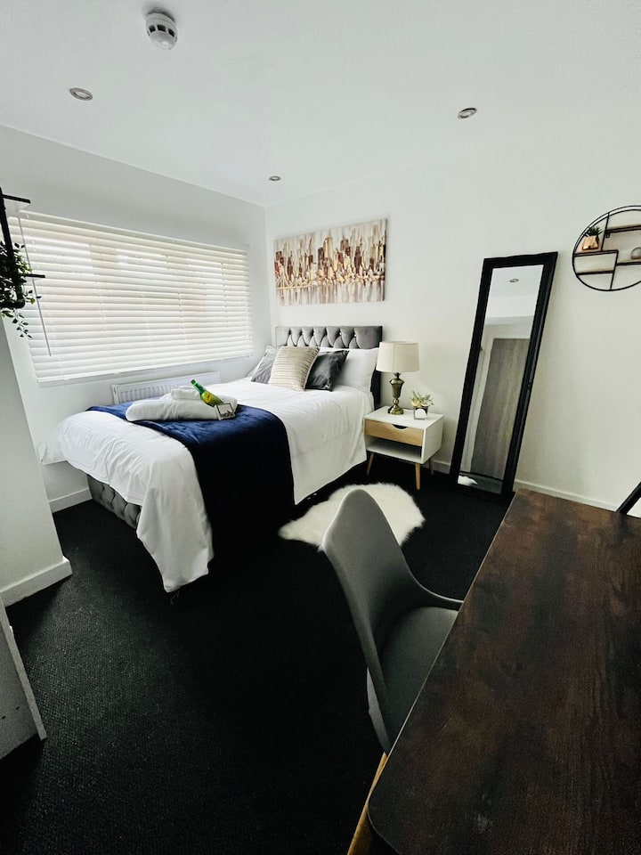 (1) En-suite Room In A Shared Flat - Watford