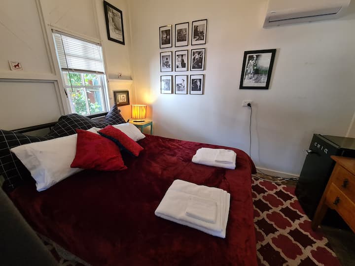 Ryleen's Rustic Hidden Fremantle Treasure - Perth